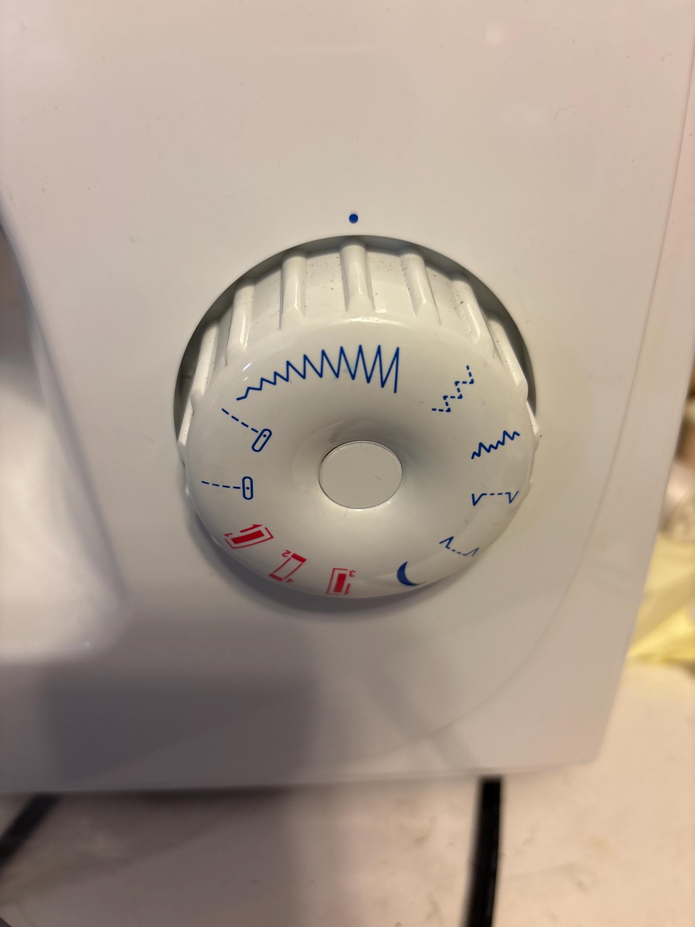 Singer Prelude Sewing Machine 8280 W/ Accessories, Pedal, 8 Built in ...