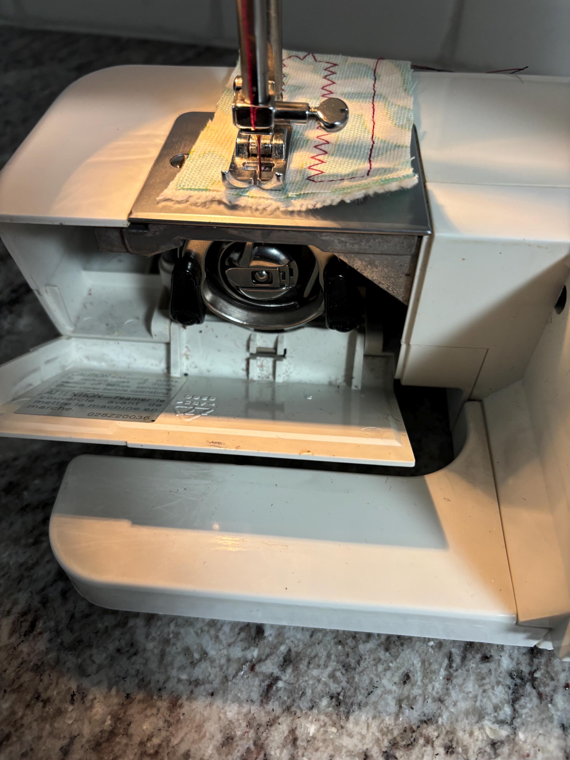 Singer Prelude Sewing Machine 8280 W/ Accessories, Pedal, 8 Built in ...