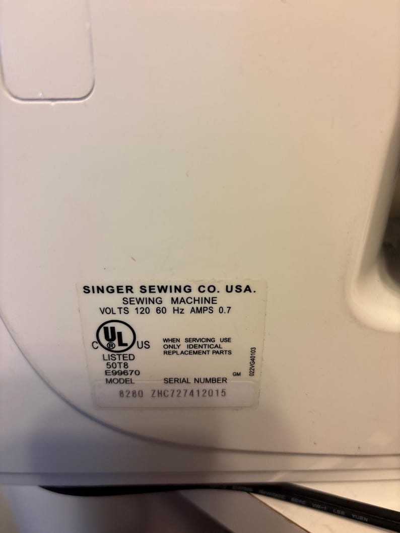 Singer Prelude Sewing Machine 8280 W/ Accessories, Pedal, 8 Built in ...