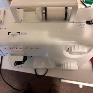 Singer Prelude Sewing Machine 8280 W/ Accessories, Pedal, 8 Built in ...