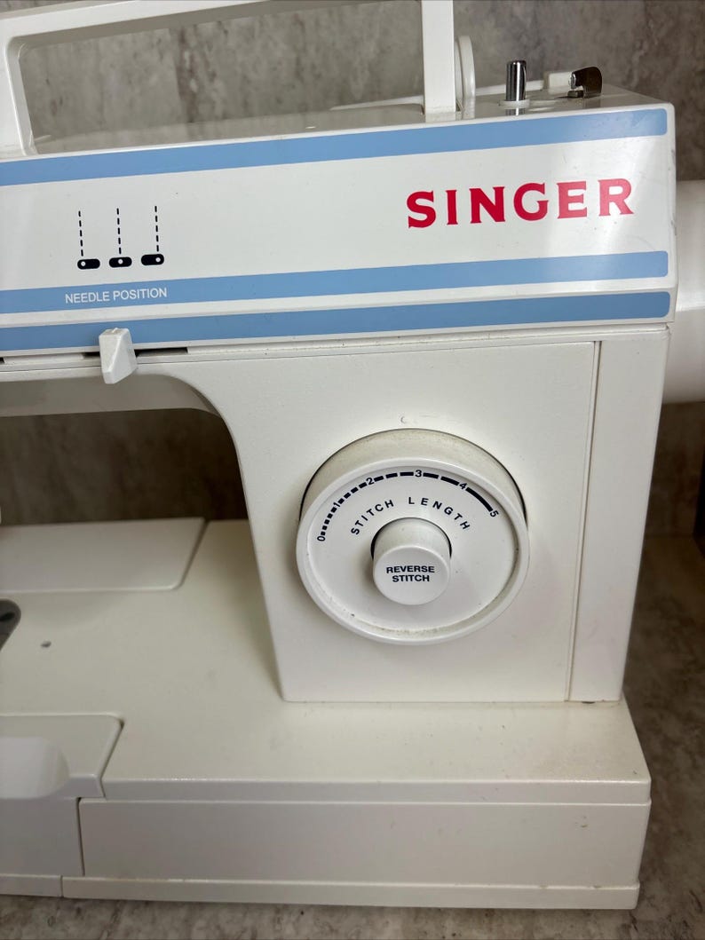 Singer 57815C, 17-stitch Heavy Duty Electronic Control Sewing Machine W ...