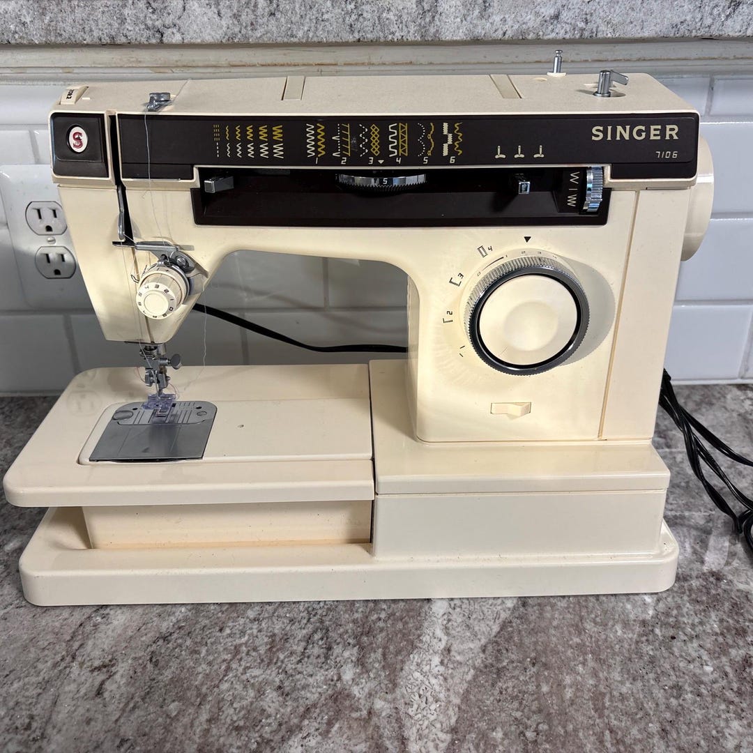 Vintage Singer 7106 Sewing Machine With Pedal, Heavy Duty Free Arm -12 ...