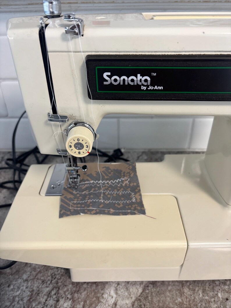 Vintage Sonata 540 Sewing Machine Metal, Heavy Duty! Free Arm, Zigzag ...
