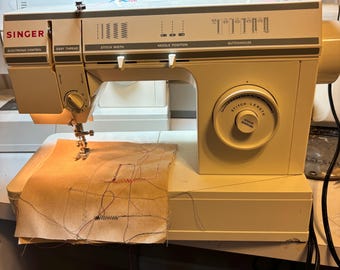 SINGER Simple 2263 Sewing Machine W/ Pedal, Extras! Works Great! 23 ...