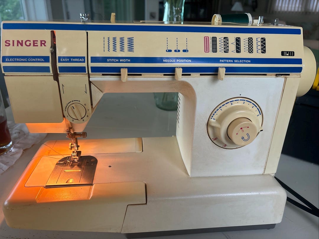 Vintage Singer Sewing Machine Model 57825C & Foot Pedal Tested Working ...