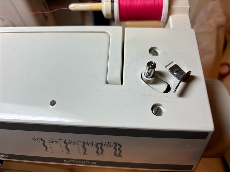Singer 57817C 17-stitch Function Electronic Control Sewing Machine W ...