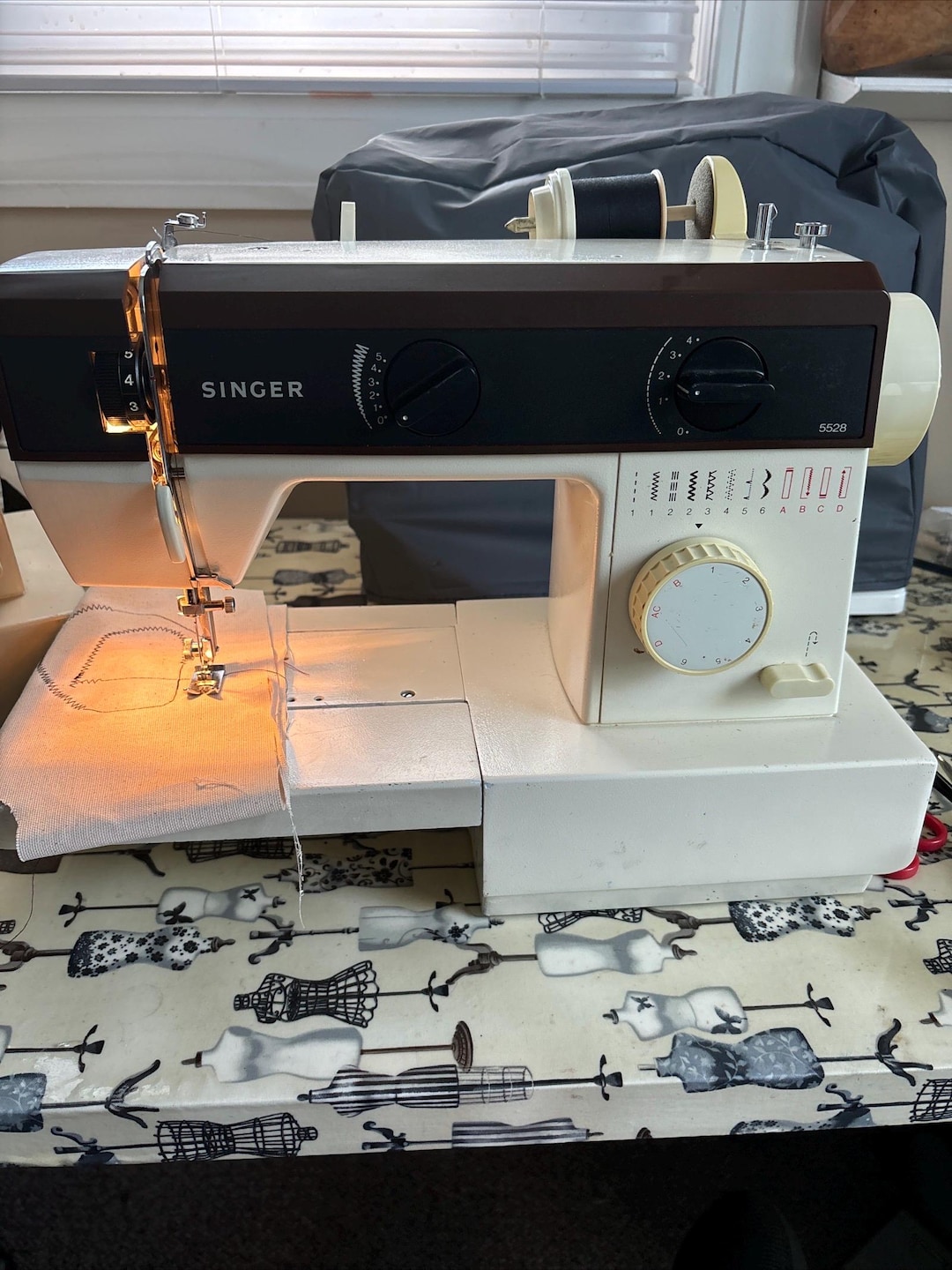 Singer Model 5528 Sewing Machine Metal , Heavy Duty! Free Arm, Zigzag ...