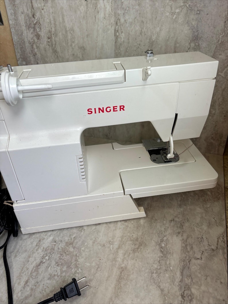 Singer 57815C, 17-stitch Heavy Duty Electronic Control Sewing Machine W ...