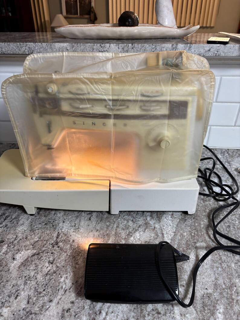 Singer Stylist 834 Sewing Machine W/ Pedal, Extra Long Extension Table ...