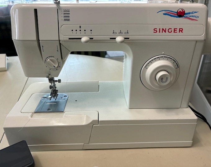 White 734 Heavy Duty Metal Sewing Machine 18 Stitches, Free Arm ...