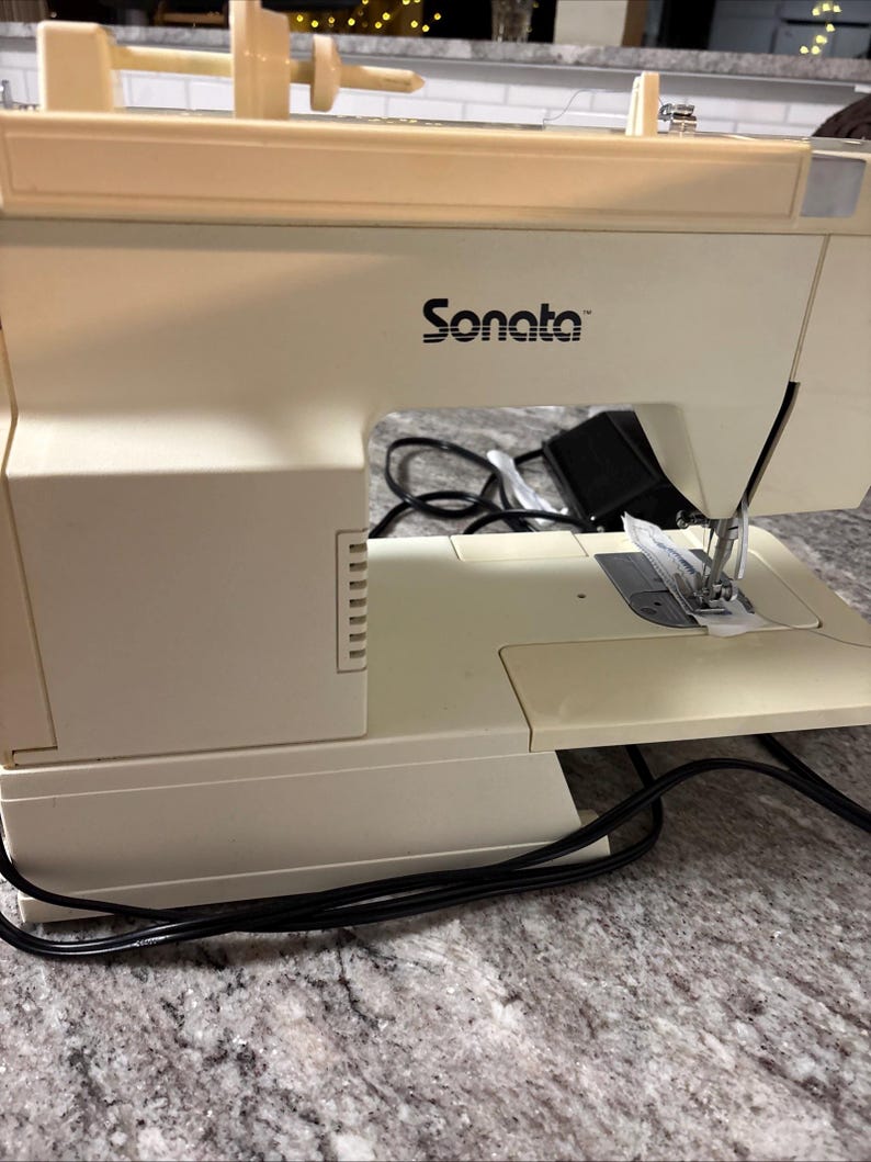 Vintage Singer Sonata 6606 Sewing Machine- W/ Pedal- Works Great ...