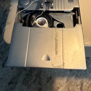 Singer 533 Stylist Sewing Machine TESTED W/ Cord, Pedal , Cover, & More ...