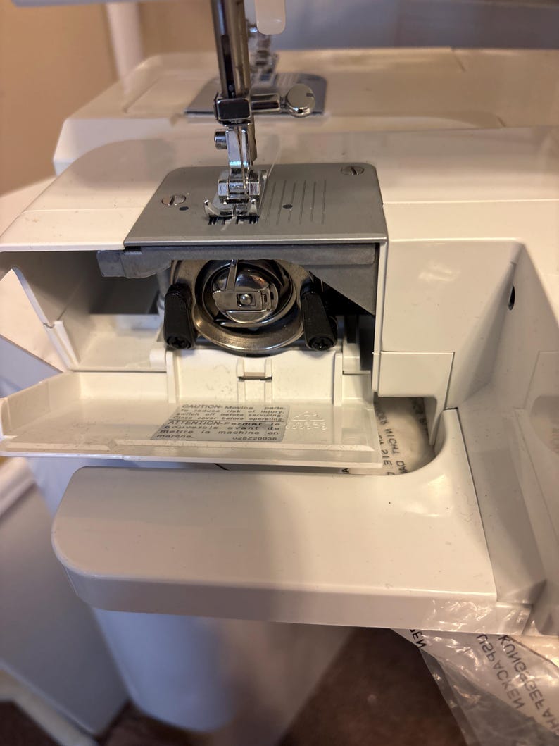 Singer Prelude Sewing Machine 8280 W/ Accessories, Pedal, 8 Built in ...