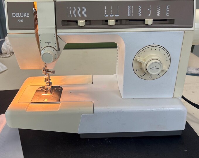 SINGER Simple 2263 Sewing Machine W/ Pedal, Extras! Works Great! 23 ...