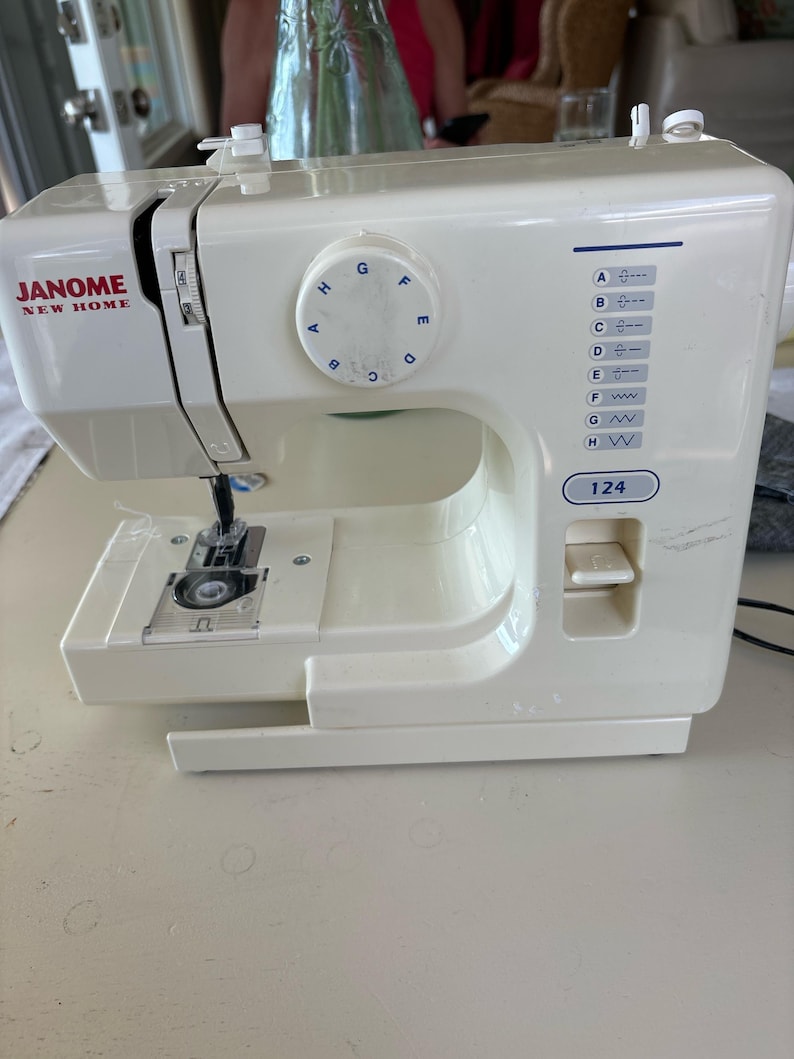 Janome 124 Electric Sewing Machine Small Mini Compact Lightweight 5 Lbs ...
