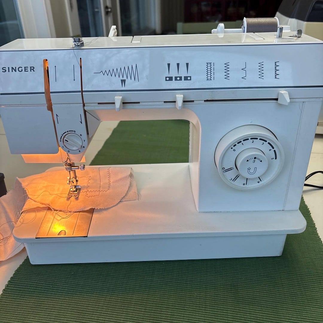 Singer Model 5705C Sewing Machine W/ Pedal -cabinet Mountable- Built in ...