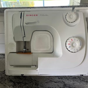 Singer Prelude Sewing Machine 8280 W/ Accessories, Pedal, Original Box ...