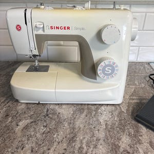SINGER SIMPLE Sewing Machine Model 3232- Works Great- Includes Pedal ...
