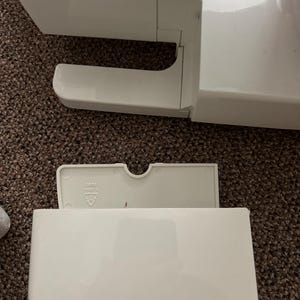 Singer Prelude Sewing Machine 8280 W/ Accessories, Pedal, 8 Built in ...