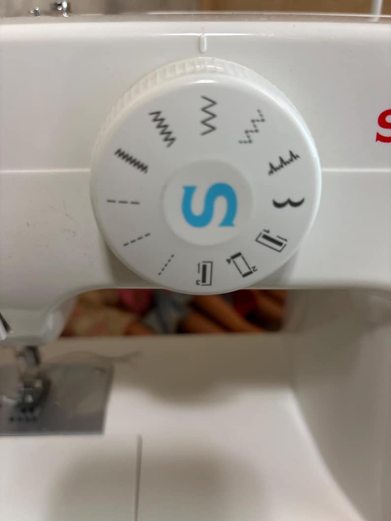 SINGER Start 1304 Sewing Machine, 6 Built-in Stitches, Free Arm, Extras ...