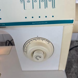 Singer Sewing Machine FM-17C W/ Pedal, Zig Zag, Free Arm, Extras- Heavy ...