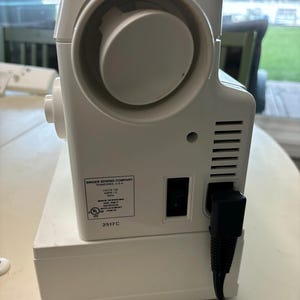 SINGER 2517C Sewing Machine - Zigzag Free Arm With Extra Accessories ...