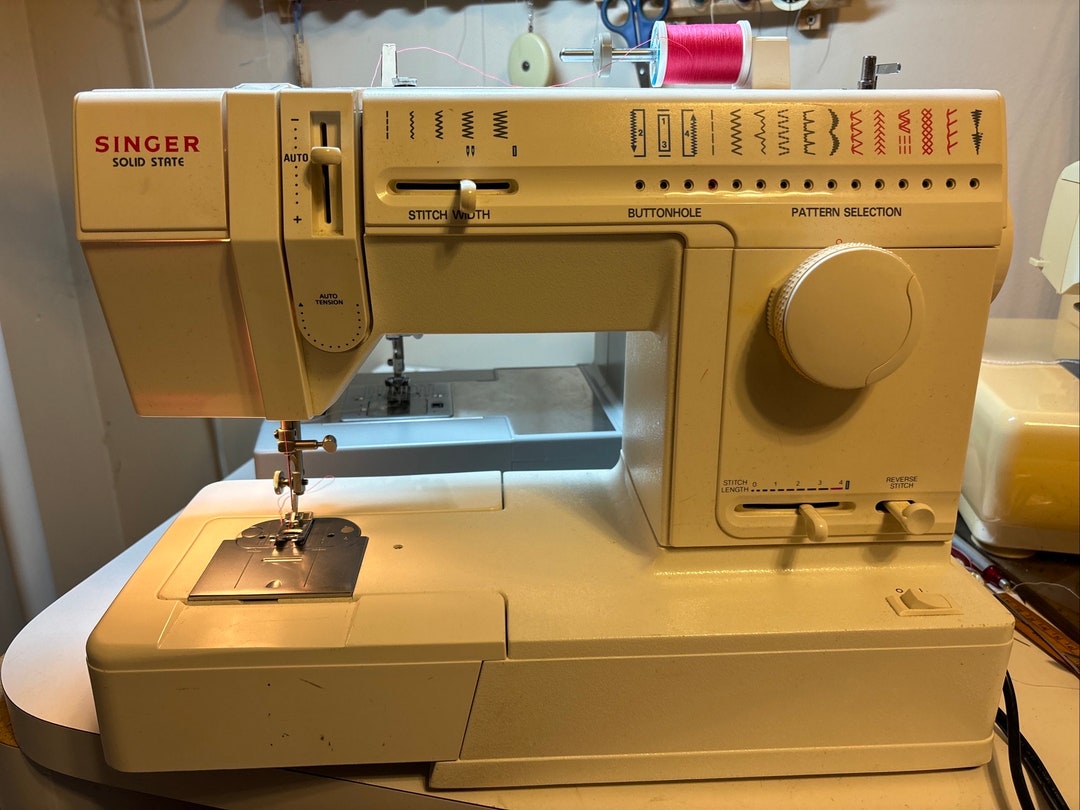 SINGER SOLID STATE 9323 Sewing Machine - W/ Pedal, Extras Included ...