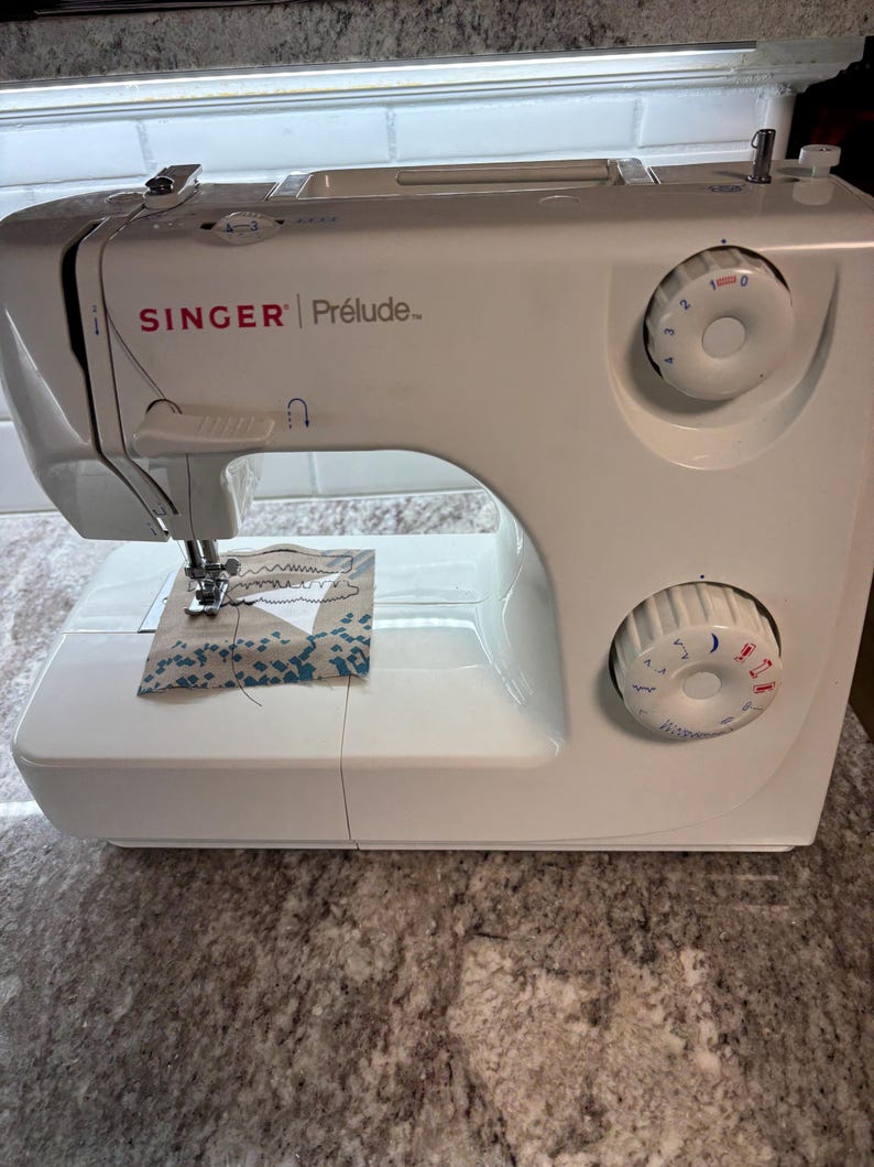 Singer Prelude Sewing Machine 8280 W/ Accessories, Cover, Manual, Pedal ...