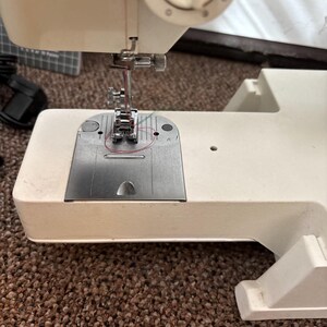 Singer Merritt 3314C Sewing Machine W/ Accesories, Tested Working Huge ...
