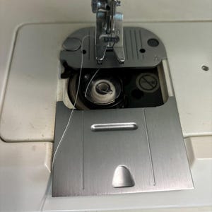 SINGER 2517C Sewing Machine - Zigzag Free Arm With Extra Accessories ...