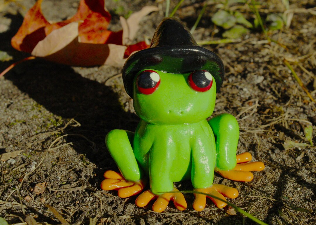 Frog Figurine/ Cute Desk Frog/ Desk Friend - Etsy