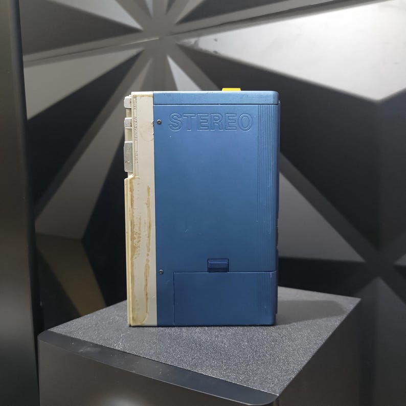 Cassette Tape Player: Sony Walkman TPS-L2 First Generation Guardians of ...