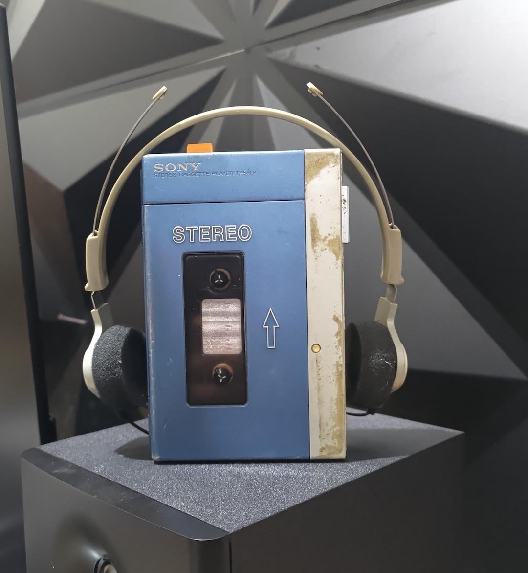 Cassette Tape Player: Sony Walkman TPS-L2 First Generation Guardians of ...