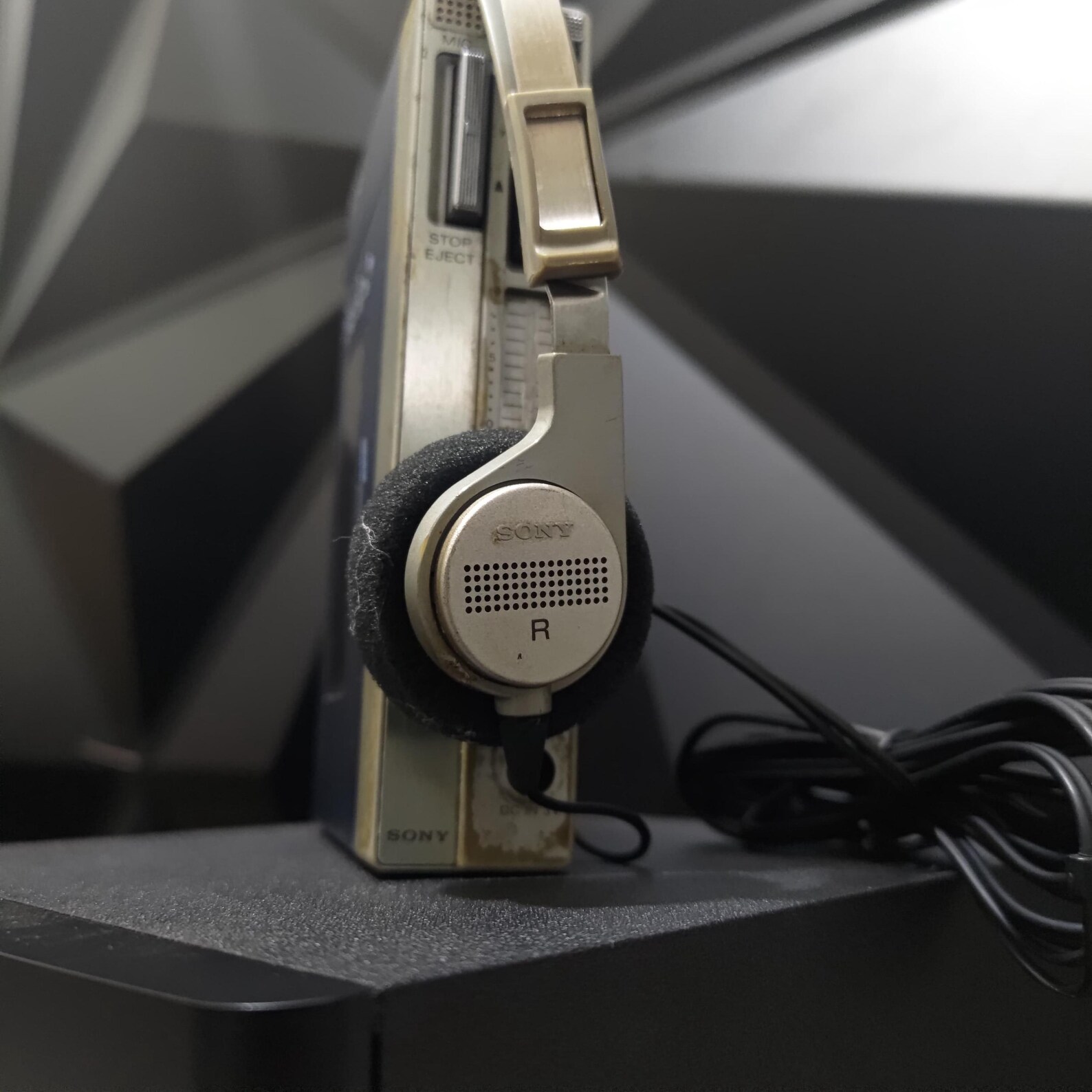 Cassette Tape Player: Sony Walkman TPS-L2 First Generation Guardians of ...