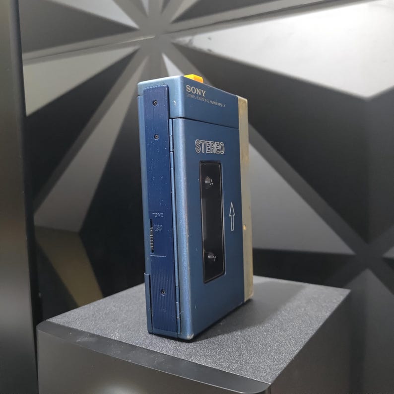 Cassette Tape Player: Sony Walkman TPS-L2 First Generation Guardians of ...