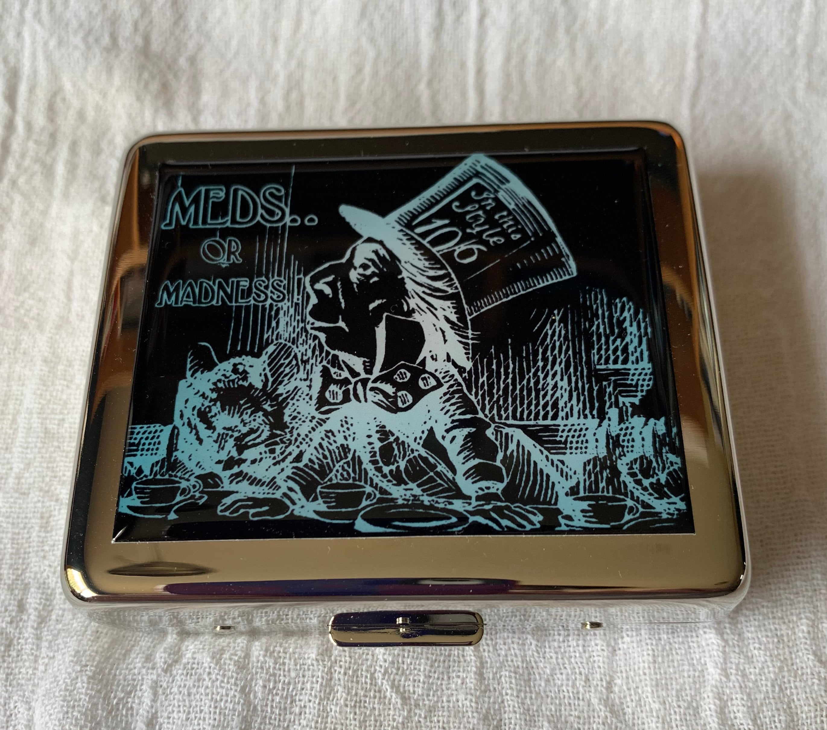 Alice in Wonderland Mad Hatter MEDS OR MADNESS 7 Day Pill Box - Etsy