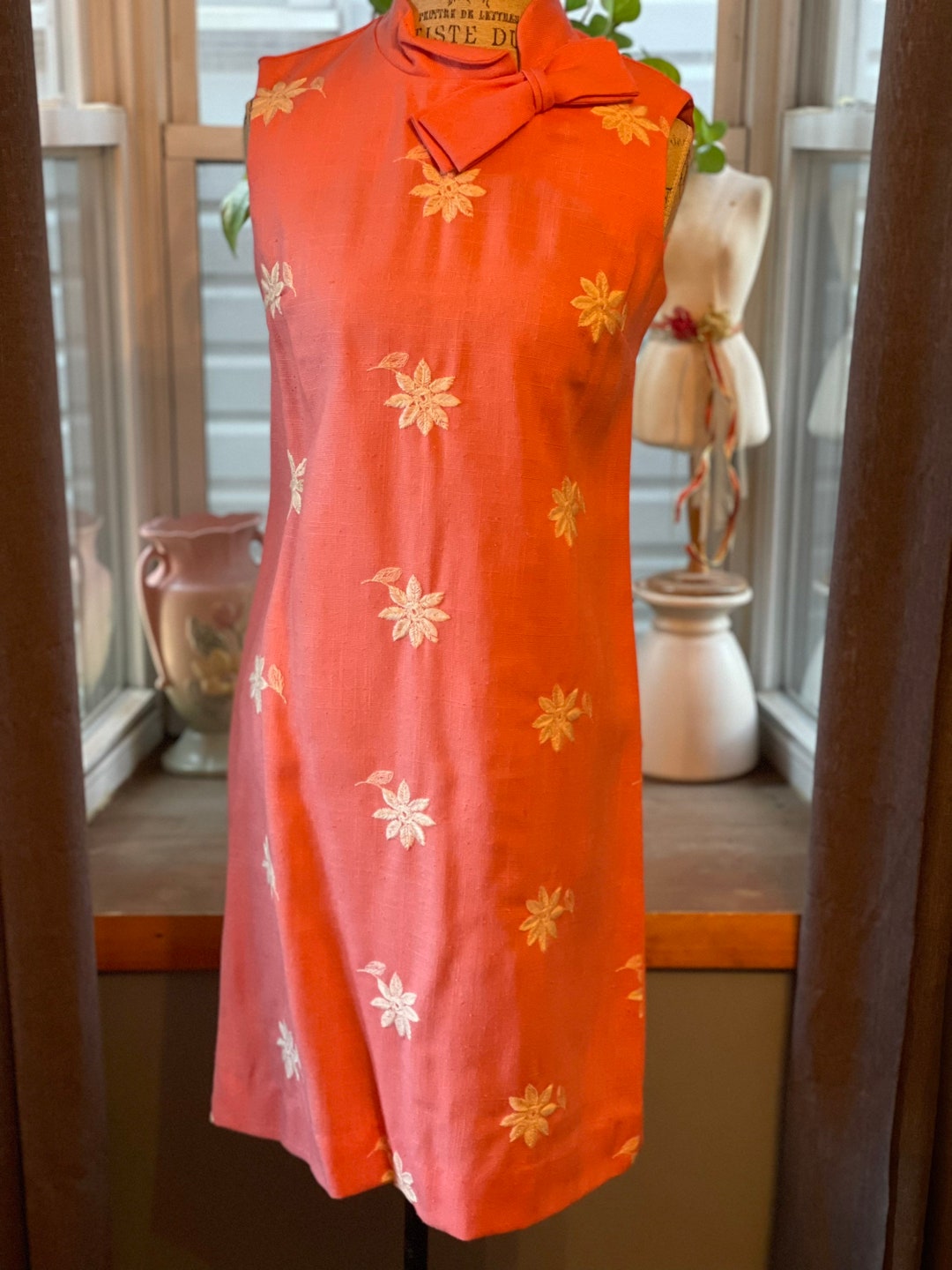 Vintage Beeline Fashions Pink Linen With White Embroidered Flowers ...