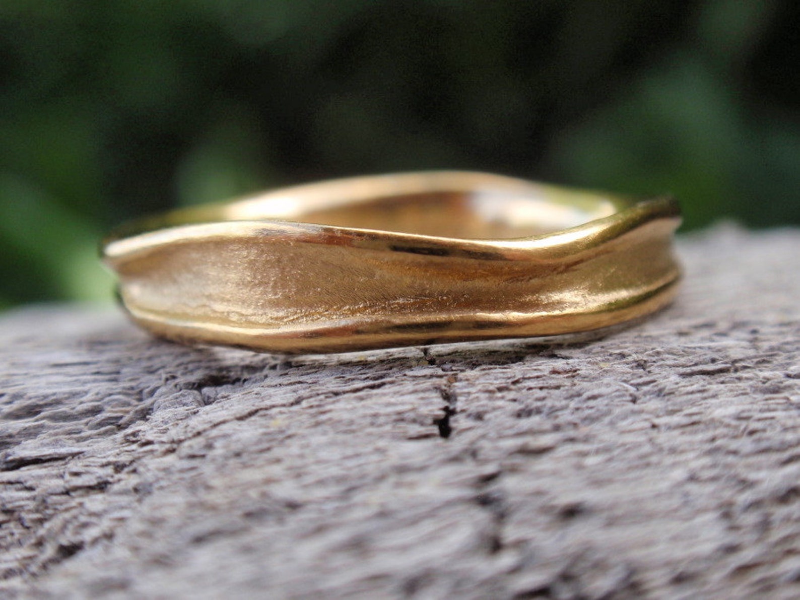 Solid Gold Ring Gold Wedding Band for Men and Women Wavy Gold - Etsy