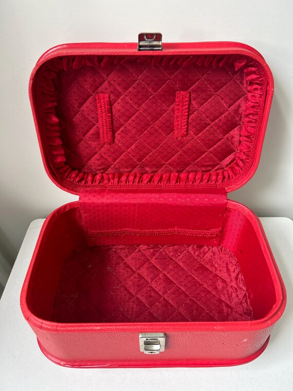 Vintage 1960s Cheney Red Train Case - Gem