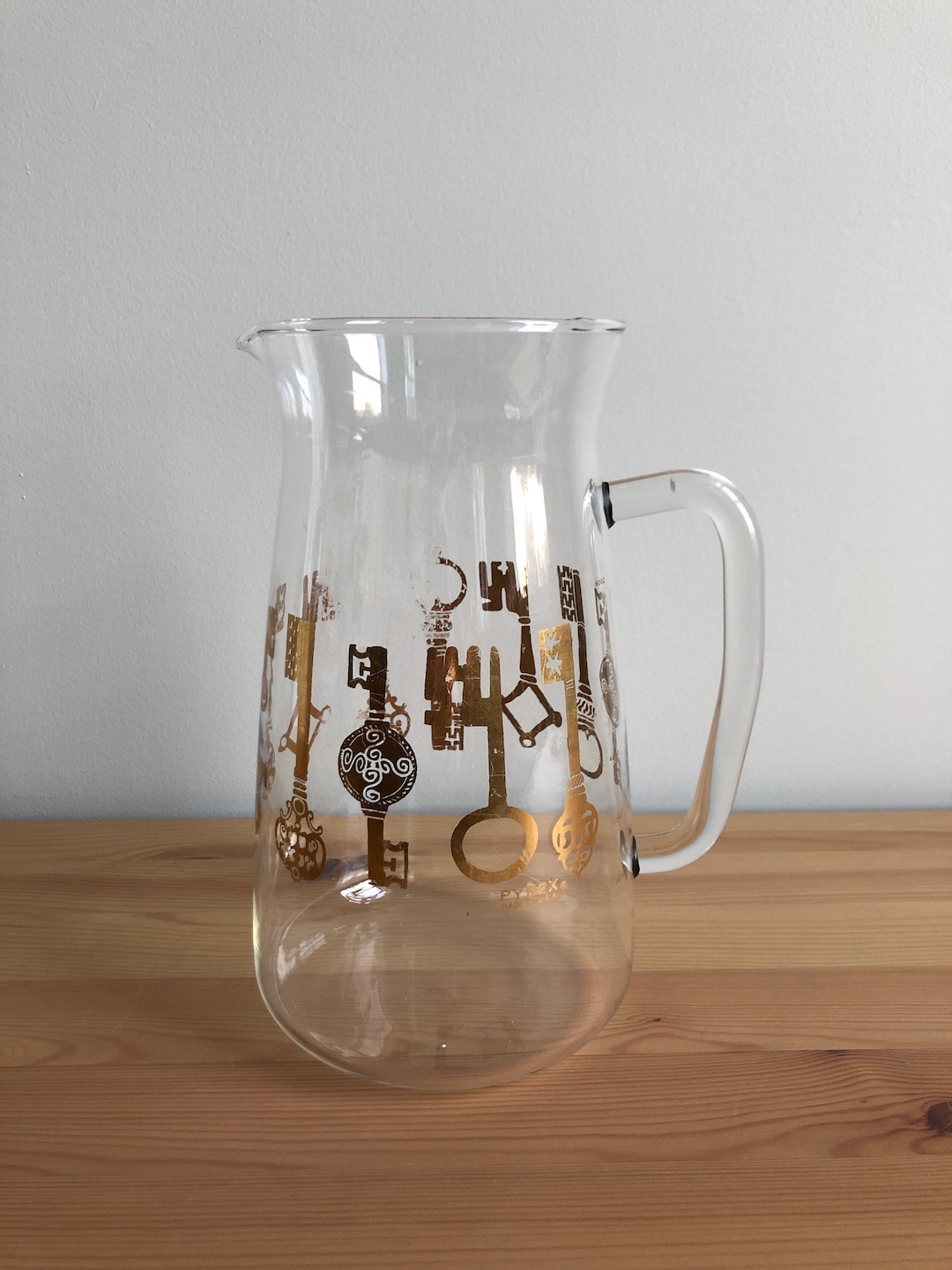 Vintage Pyrex Glass Beverage Pitcher With Gold Keys / Vintage Kitchen ...