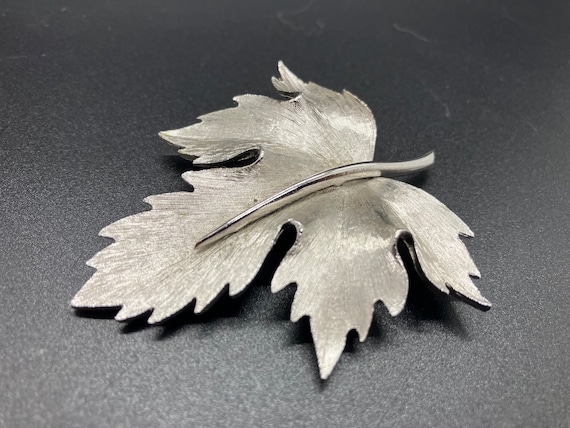Vintage Boucher Brushed Silver Maple Leaf Brooch - Gem