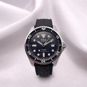 Vintage 1980s Pulsar Diver Pulsar (by Seiko) Quartz Y112-6019 Rotating ...