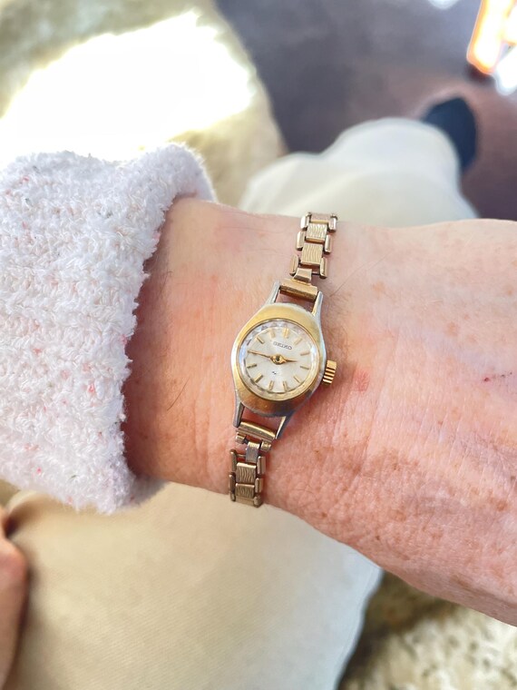 Vintage Dainty 1970s SEIKO 17 Jewel Manual Wind Wrist… - Gem
