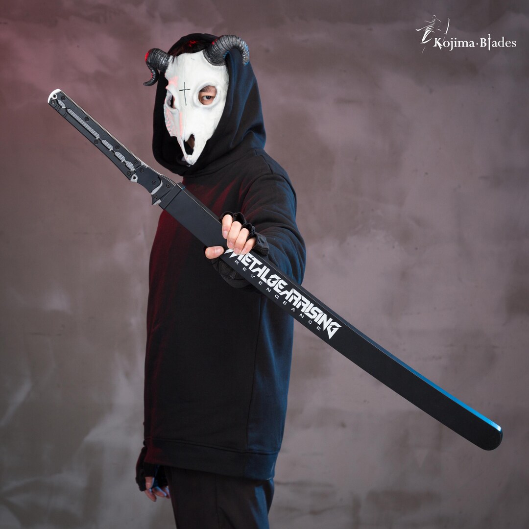 Life-size Replica of Raiden's Blade From Metal Gear Rising: Revengeance ...