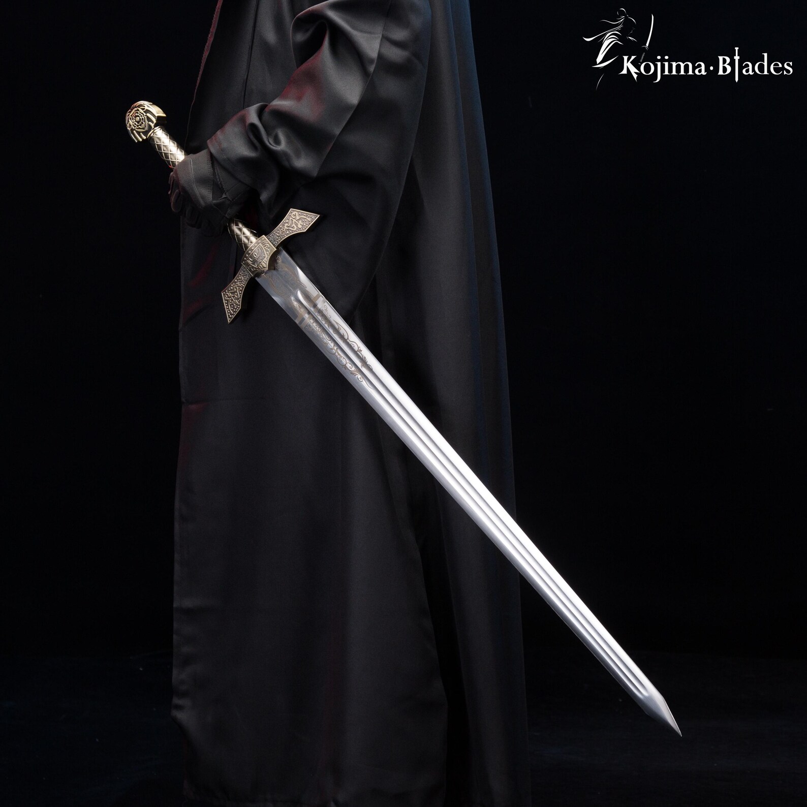 Banished Knight's Greatsword Life-size Replica, Elden Ring Weapon ...