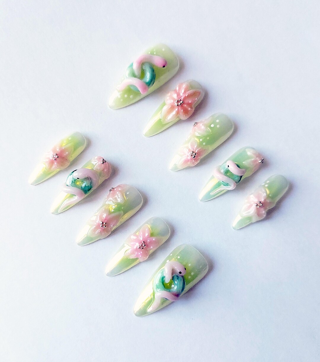 Chrome Snake Design Nails, Aurora Powder, 3D Gel Flowers and Snakes ...