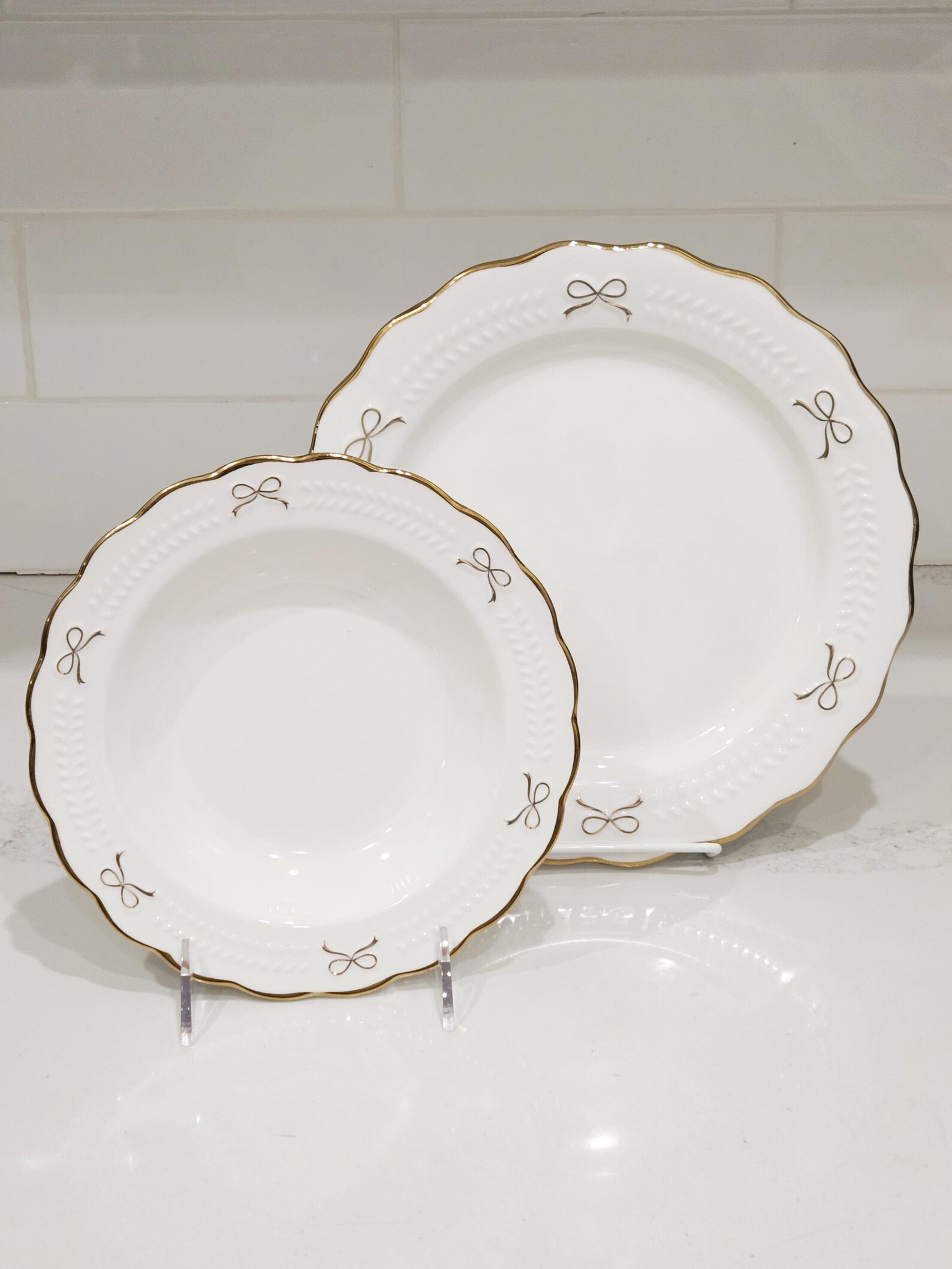 Yedi Houseware Gold Bow Plates Set White Porcelain Dinnerware 4pc ...
