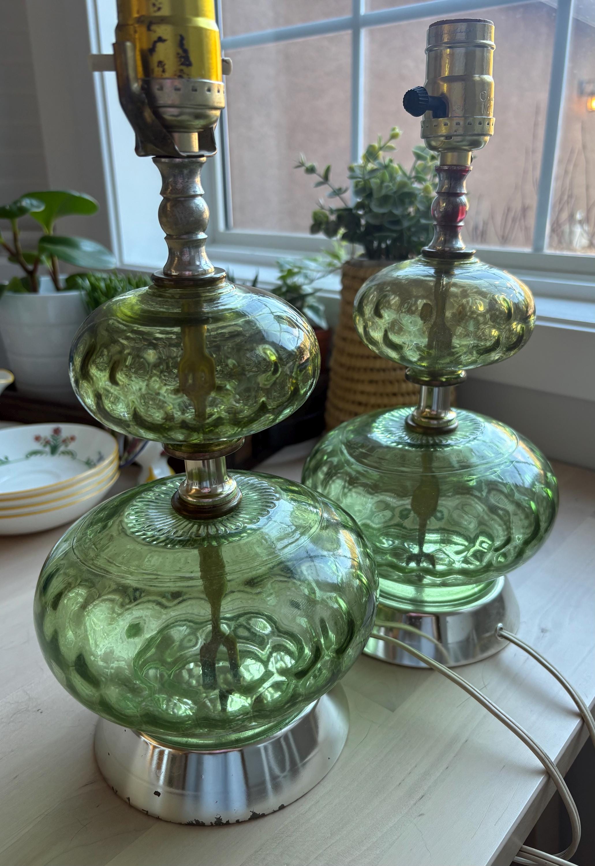 Mid Century Vintage Green Glass Table Lamp: Timeless Elegance for Your Home