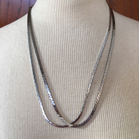 1960's Shiny & Textured Gold Tone Pin by Har - Gem