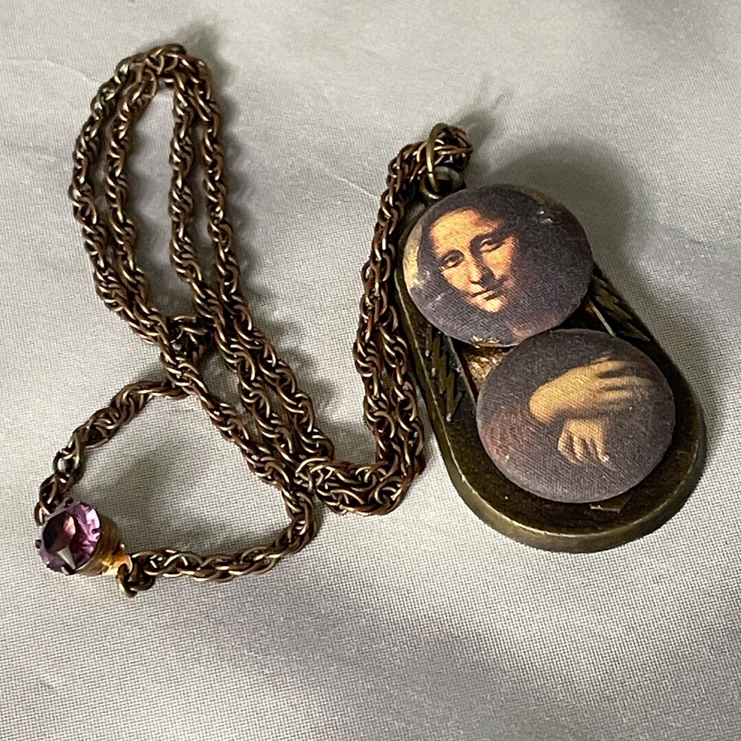 WAS 38, NOW 32 Mona Lisa Buttons Pendant on Vintage Chain With Box ...